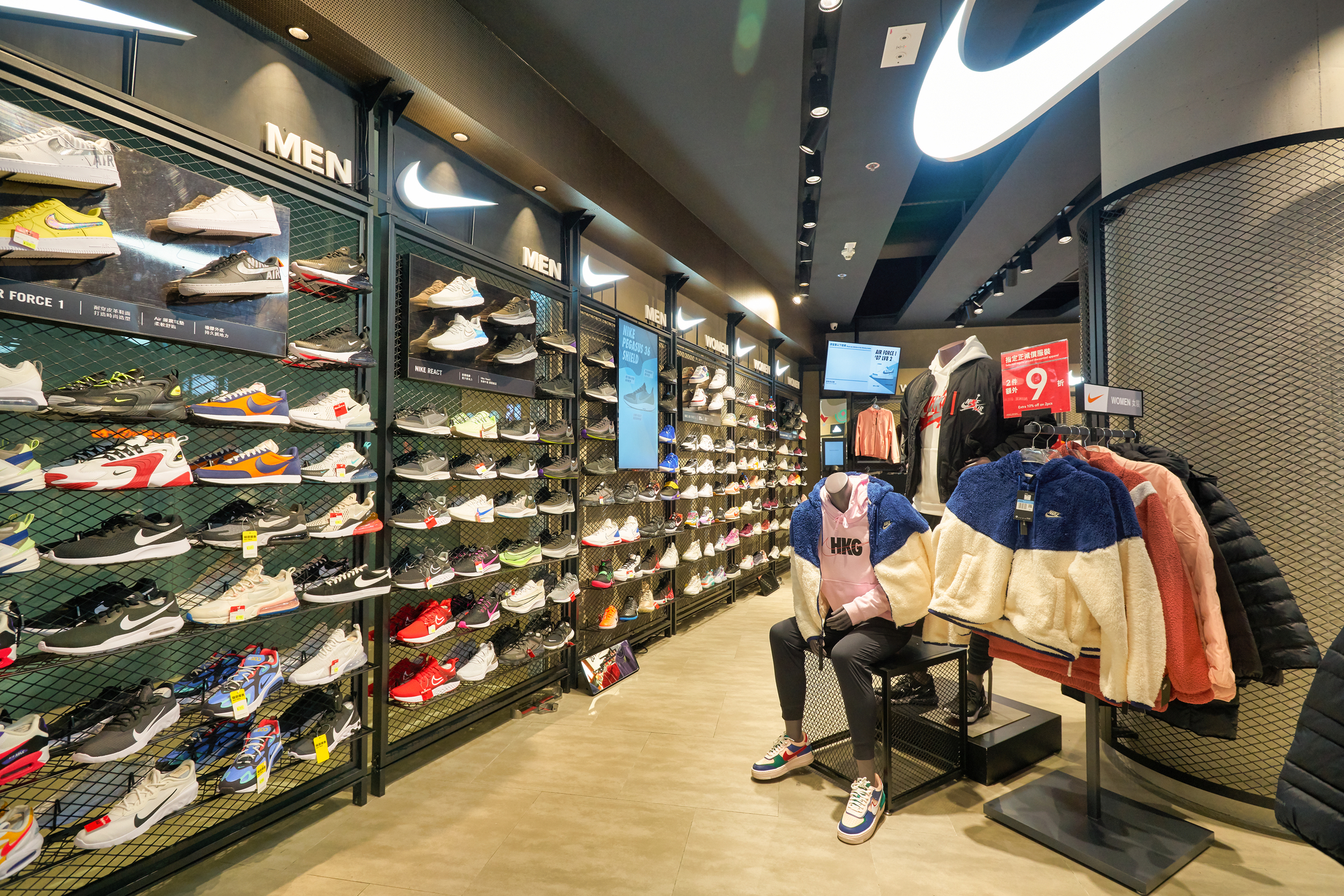 Nike Store Shopping Hacks: 25 Insider Tips - SavingK
