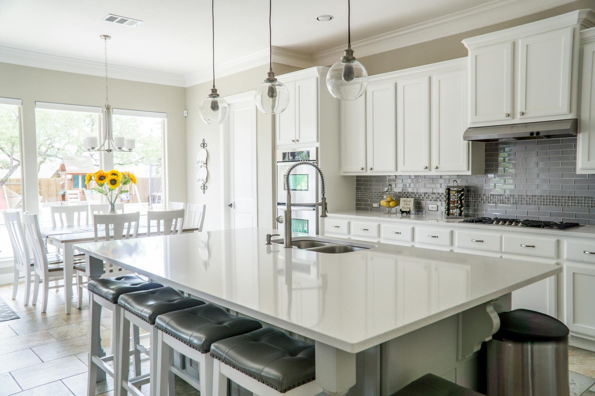 Best House Colors for Wealth and Abundance - SavingK